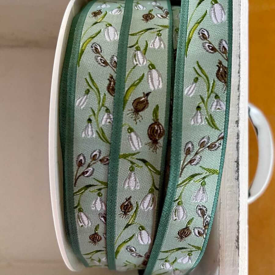 satin ribbon snowdrop